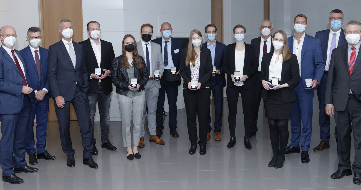 Vier Jahrgangsbeste der TU Dortmund erhalten Hans-Uhde-Preis - TU Dortmund