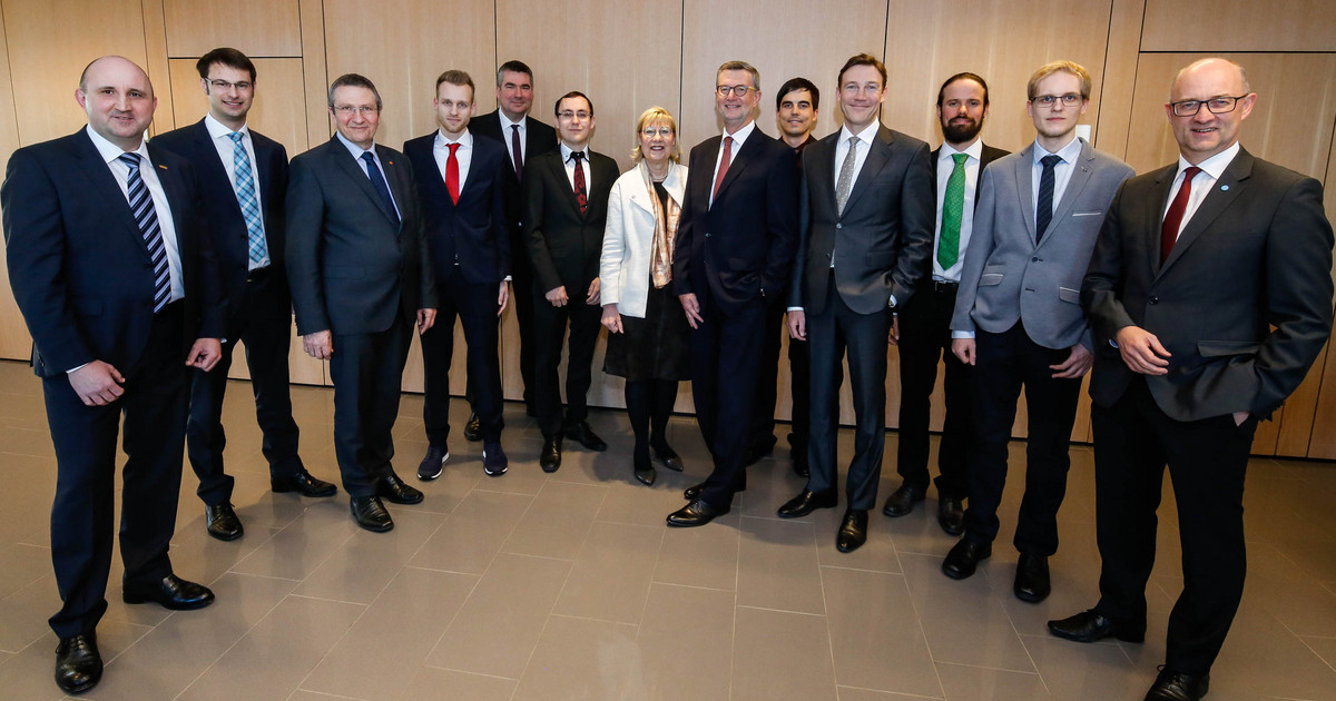 Jahrgangsbeste der TU Dortmund mit Hans-Uhde-Preis ausgezeichnet - TU ...